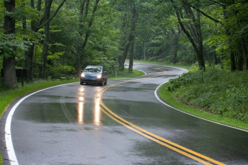Driving safely on wet roads - Duaria
